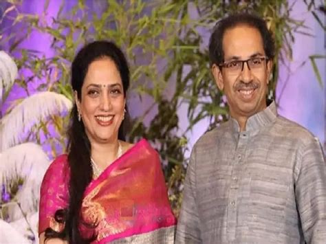 आता जिकेंपर्यंत लढायचं नाशिकचा बालेकिल्ला सावरण्यासाठी रश्मी ठाकरे अ