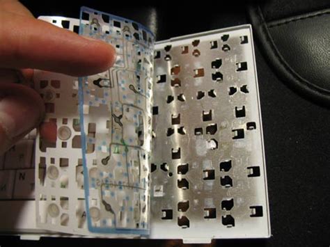 Как почистить клавиатуру ноутбука если вы залили её чаем кофе соком или пивом Выживи сам