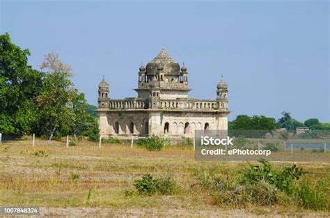 Dhubela로가 길에 모스크입니다 Chhatarpur 지구입니다 마디 아 프라 데입니다 인도 0명에 대한 스톡 사진 및 기타