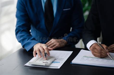 Groups Of People Joining In Discussions Business Meetings Startup