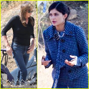 Kylie Jenner Gets A Visit From Dad Caitlyn At A Photo Shoot Caitlyn Jenner Jordyn Woods