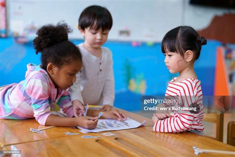 Learning Activities For Preschoolers In Classroom Stock Foto Getty Images