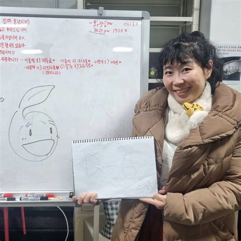 사단법인 연극 전화벨이 울린다 D 6 오늘의 디데이 알리미는 주인공 수진입니다 수진 역할을 맡은 김은지님은 현직 배우이시고 다양한 극에서 멋진 연기를 보여주고