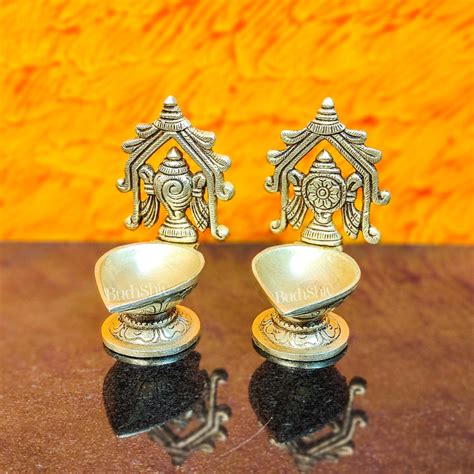 Brass Superfine Shankh Chakra Diya 3