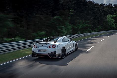 2020 Nissan Gt R Nismo Takes To The Track Shows Lighter Is Better