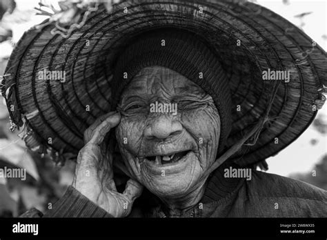 Homeless Woman Black And White Stock Photos Images Alamy