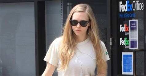 아만다사이프리드 민낯 외출 군살없는 밀착레깅스 각선미