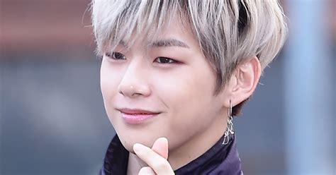 포토엔hd 워너원 강다니엘 여심 사로잡는 손가락 하트