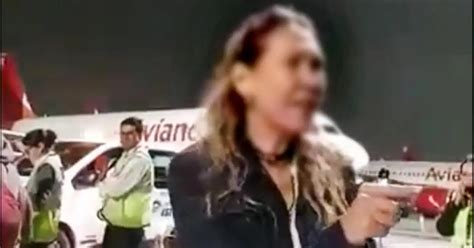 ¡indignante Supuesta Esposa De Militar Humilló A Un Policía