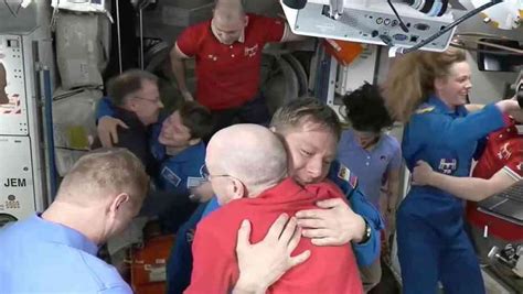 Cdb Cápsula Da Spacex Resgata Astronautas Da Iss