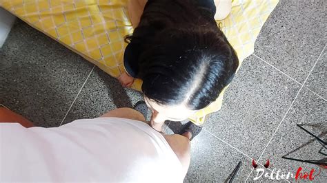 Seduzco Y Le Doy Una Mamada A Mi Vecino Para Que Luego Me Folle