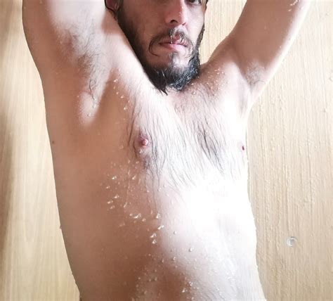 Aquí Entre Mis Piernas Tengo De Lo Que Tu Careces Y En La Sonrrisa