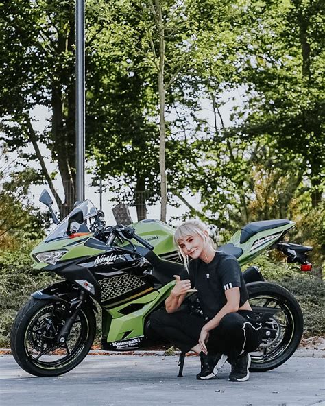 Photoshoot Of The Week October 26th November 1st 2020 Kawasaki Ninja 400 And Daschi Ridingirls