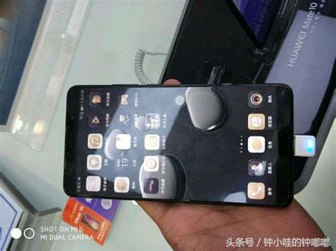 華為體驗店mate10到貨，可惜mate10pro 每日頭條