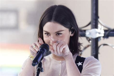 Gracie Abrams Performs Live On Today