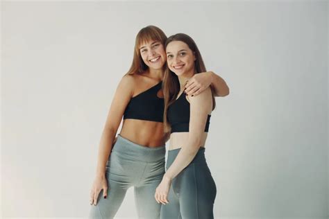 12 Stylish Yoga Outfit Ideas That Move With You