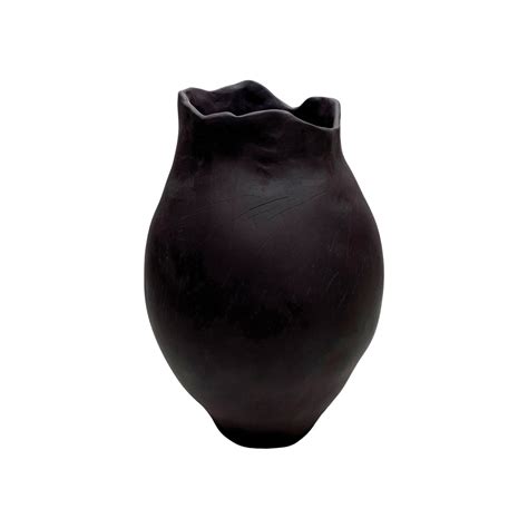 Samantha Pynn Shows You How To Make A Stylish Statement With Art