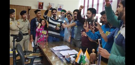 Enraged Over Suspension Of 10 Students Abvp Stages Protest At Hpu
