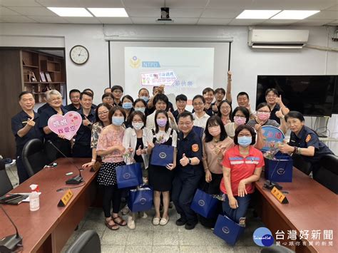 歡慶溫馨母親節 永和警分局長送精緻禮盒致意 蕃新聞