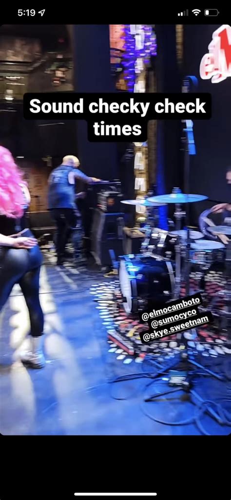 She Is Back On Stage And Showing Off Her Sweet Ass Swipe To See More Rskyesweetnam