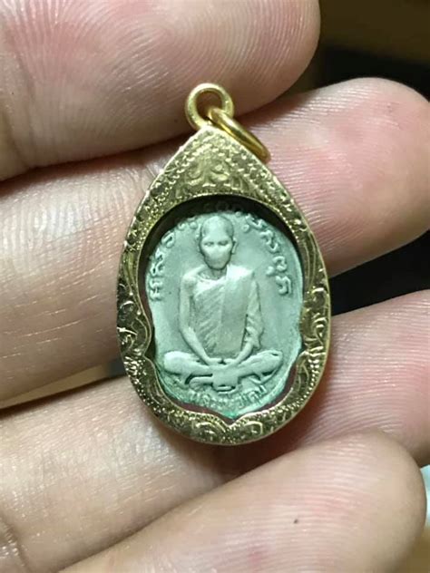 เหรียญแจกแม่ครัว ทินกร บารมีหลวงพ่อเดิม Amulet