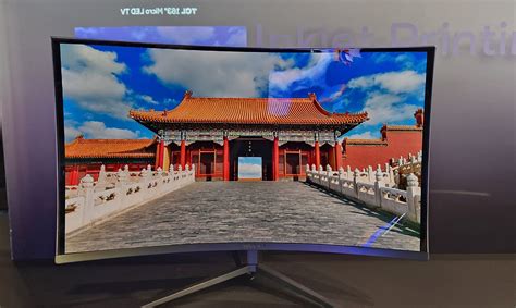 Elég Hülye Alakú Nyomtatott Oled Kijelzős Monitort Villantott A Tcl