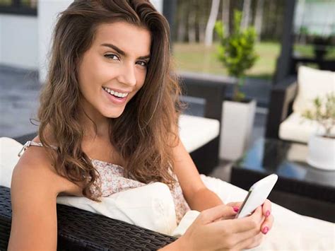 How To Text A Guy First Full Guide With Examples And Tips