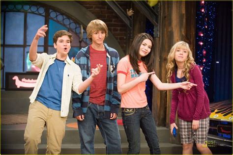 25 Unresolved Mysteries And Plot Holes Icarly Left Hanging