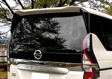 セレナ E Power C27｜燃費基準達成車＆低排出ガス車ステッカーを剥がす