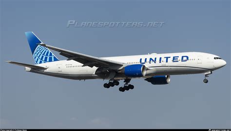 N777UA United Airlines Boeing 777-222 Photo by Professor Wang | ID ...