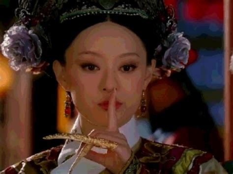後宮的世界 · 細數宮鬥劇這麼多大boss，還是只服嬛嬛，friday影音給熹貴妃娘娘請安，娘娘萬福金安（揮手帕） · 甄嬛：本宮到大結局前