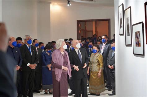 ព្រះករុណាជាអម្ចាស់ជីវិតលើត្បូង និងសម្តេចព្រះមហាក្សត្រី ប្រោសព្រះរាជទានសេ្តចយាងជាព្រះរាជាធីបតី