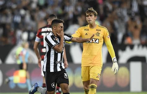 BotafogoDePrimeira Escrita em jogo Botafogo não perde para o Flamengo