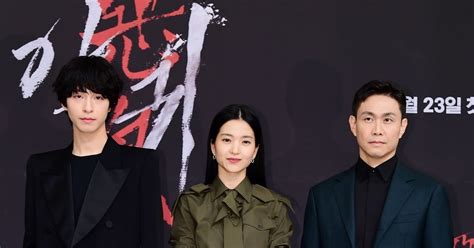 [종합] 김은희 작가표 악귀 귀신 씌인 김태리로 서늘한 여름 더위 잡을까