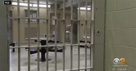 Judge Dismisses Case Against Former Nypd Narcotics Detective Cbs New York