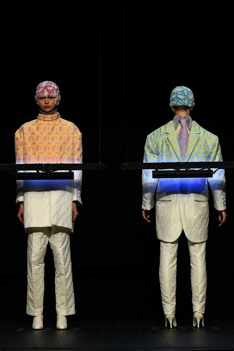 Anrealage Debuts Colour Changing Clothes At Paris Fashion Week