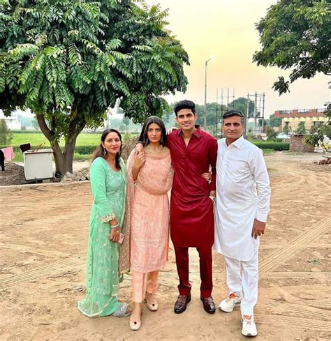 Shubman Gills Sister Shahneel Is Way Hotter Than Anushka Sharma The