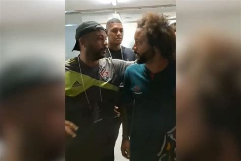 Marcelo Jogador Do Fluminense Destrata Torcedor E é Criticado Na Web