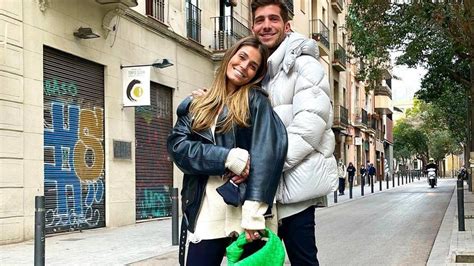 Coral Simanovich Presume Sus Curvas En Las Narices De Sergi Roberto