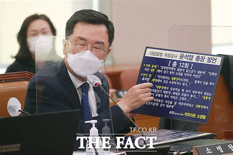 TF사진관 추미애 윤석열 선 넘는 발언 지휘관으로서 민망 포토 기사 더팩트