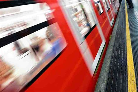 Milano Spray Urticanti In Metro Altre Rapine E Nuove Denunce