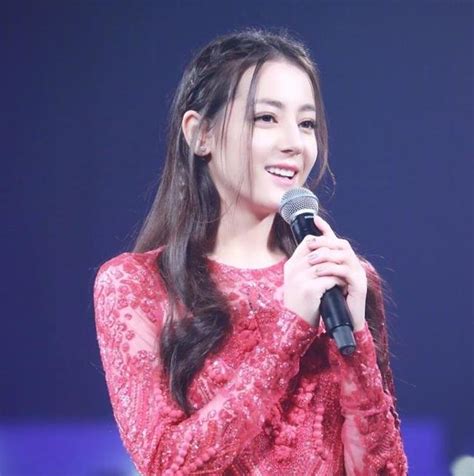 迪麗熱巴活動美圖，自帶異域風情，卻又萌萌噠的妹紙，最可愛了 每日頭條