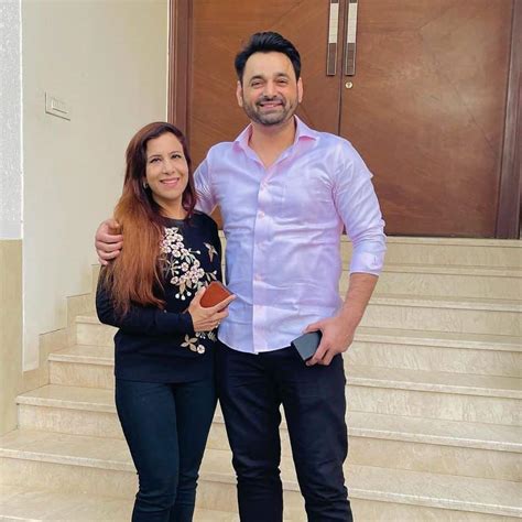 Check Out Manoj Tiwaris First Wife Rani Tiwaris Unseen Romantic And
