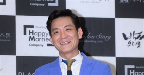 포토 정성호 화사한 사회자 복장