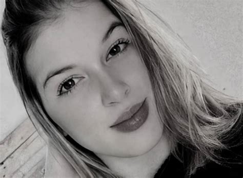 Jovem de 21 anos morre ao ser atropelada por caminhão