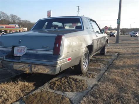 1986 Oldsmobile Cutlass V8 Sunroof Bucket Seats Floor Shift