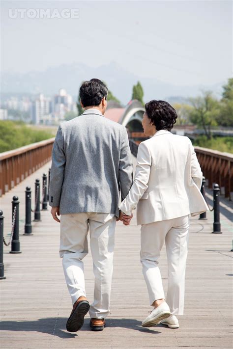 노부부 019 Pho415 유토이미지 사진 노인 가족 Pho415a 노부부 부부 사랑 애정 친밀한 할아버지