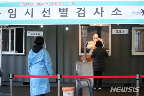 거리두기·5인 이상 모임 금지 연장되나 16일 최종 발표