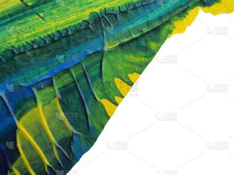 采用罗夏墨迹法在白纸背景上绘制蓝色、绿色、黄色的丙烯画肌理。