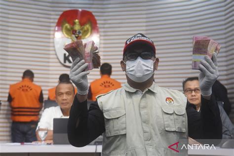 KPK Tahan Kajari Bondowoso Puji Triasmoro PascaOTT ANTARA News